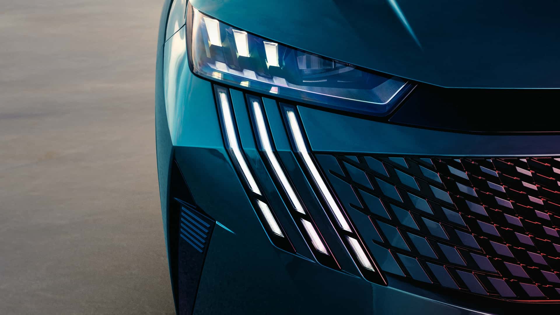 StriveME - ستيلانتس تضرب ضربتها الكهربائية: بيجو E-3008 2024 بمدى 700 كلم